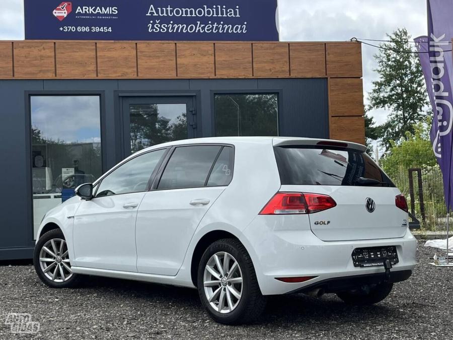 White Volkswagen Golf 2015 in Kaunas, with an engine capacity of 1.60 L and mileage of 270 thousand km for 6200 €, photo 5 on AUTOMOTO.COM.LV