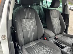 White Volkswagen Golf 2015 in Kaunas, with an engine capacity of 1.60 L and mileage of 270 thousand km for 6200 €, photo 7 on AUTOMOTO.COM.LV
