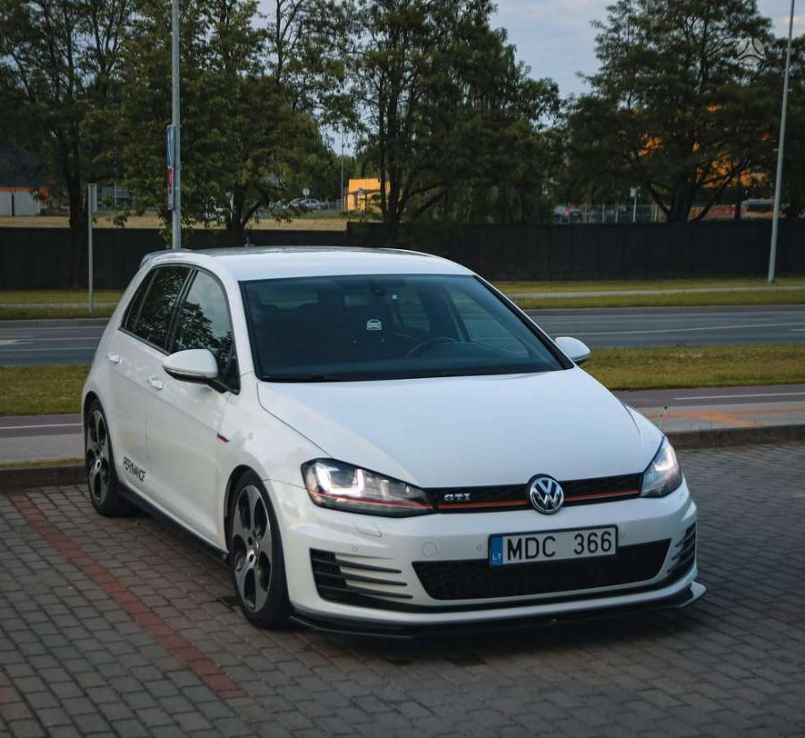 White Volkswagen Golf 2015 in Siauliai, with an engine capacity of 1.98 L and mileage of 176 thousand km for 14600 €, photo 5 on AUTOMOTO.COM.LV
