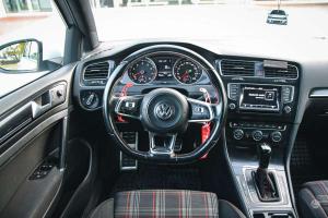 White Volkswagen Golf 2015 in Siauliai, with an engine capacity of 1.98 L and mileage of 176 thousand km for 14600 €, photo 10 on AUTOMOTO.COM.LV