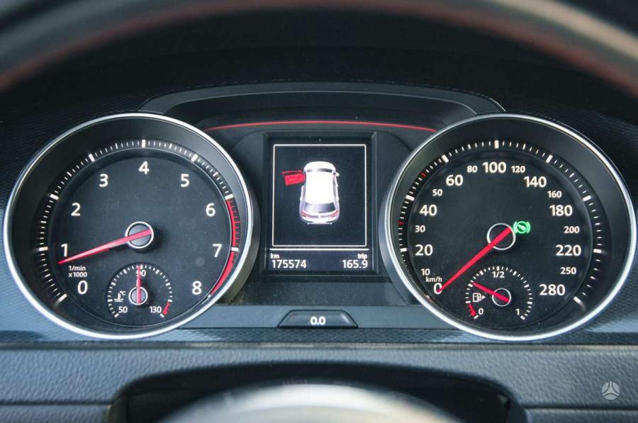 White Volkswagen Golf 2015 in Siauliai, with an engine capacity of 1.98 L and mileage of 176 thousand km for 14600 €, photo 14 on AUTOMOTO.COM.LV