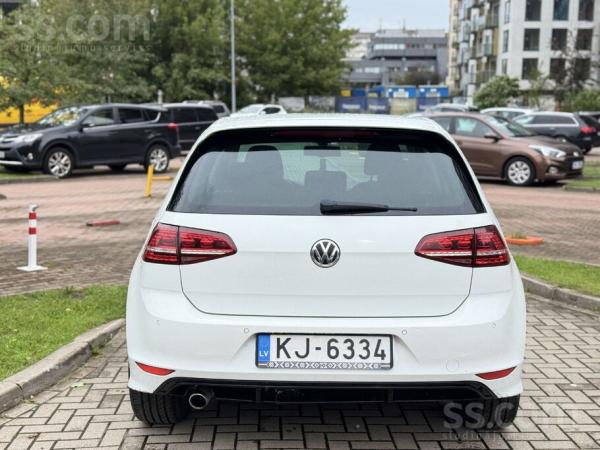 White Volkswagen Golf 2015 in Riga, with an engine capacity of 1.60 L and mileage of 329 thousand km for 5990 €, photo 4 on AUTOMOTO.COM.LV