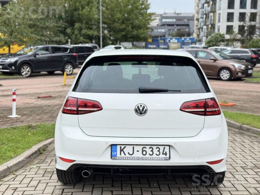 White Volkswagen Golf 2015 in Riga, with an engine capacity of 1.60 L and mileage of 329 thousand km for 5990 €, photo 5 on AUTOMOTO.COM.LV