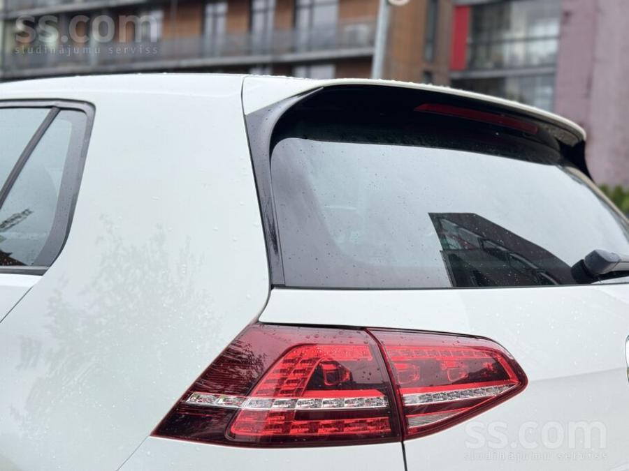 White Volkswagen Golf 2015 in Riga, with an engine capacity of 1.60 L and mileage of 329 thousand km for 5990 €, photo 6 on AUTOMOTO.COM.LV