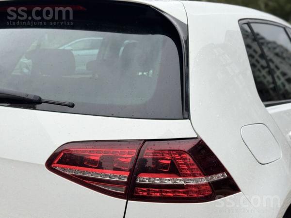 White Volkswagen Golf 2015 in Riga, with an engine capacity of 1.60 L and mileage of 329 thousand km for 5990 €, photo 6 on AUTOMOTO.COM.LV