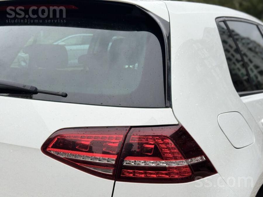 White Volkswagen Golf 2015 in Riga, with an engine capacity of 1.60 L and mileage of 329 thousand km for 5990 €, photo 7 on AUTOMOTO.COM.LV