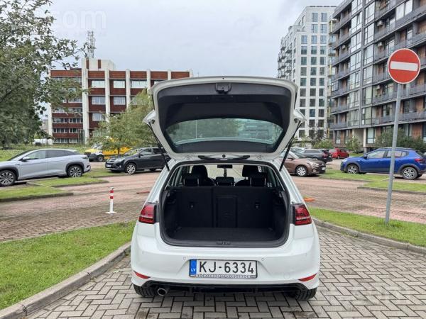 White Volkswagen Golf 2015 in Riga, with an engine capacity of 1.60 L and mileage of 329 thousand km for 5990 €, photo 7 on AUTOMOTO.COM.LV