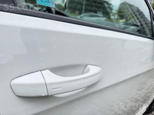White Volkswagen Golf 2015 in Riga, with an engine capacity of 1.60 L and mileage of 329 thousand km for 5990 €, photo 9 on AUTOMOTO.COM.LV