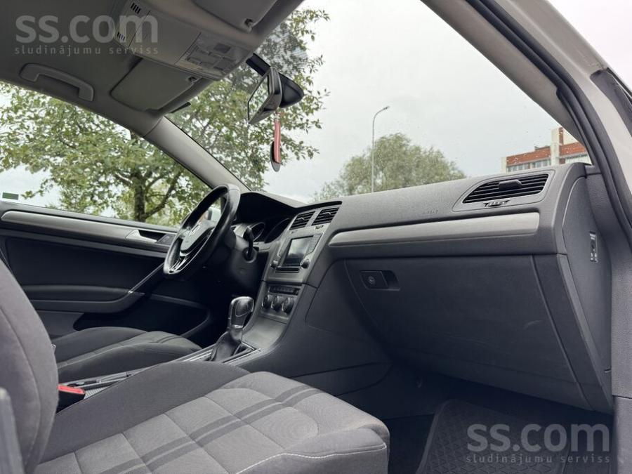 White Volkswagen Golf 2015 in Riga, with an engine capacity of 1.60 L and mileage of 329 thousand km for 5990 €, photo 13 on AUTOMOTO.COM.LV