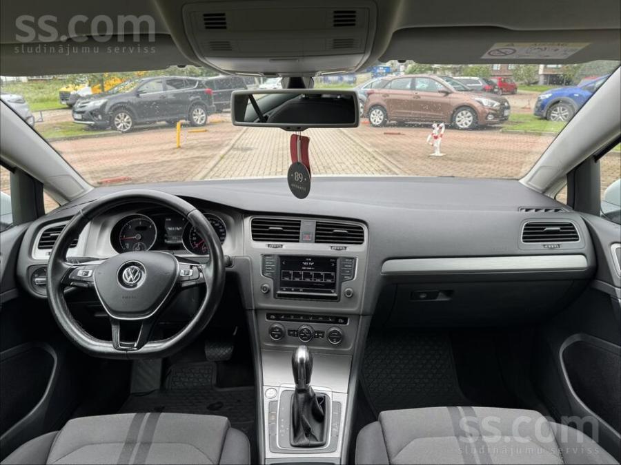 White Volkswagen Golf 2015 in Riga, with an engine capacity of 1.60 L and mileage of 329 thousand km for 5990 €, photo 14 on AUTOMOTO.COM.LV