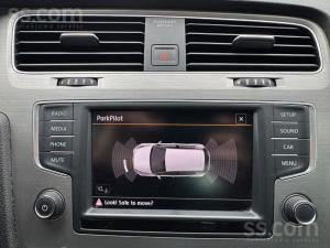 White Volkswagen Golf 2015 in Riga, with an engine capacity of 1.60 L and mileage of 329 thousand km for 5990 €, photo 16 on AUTOMOTO.COM.LV