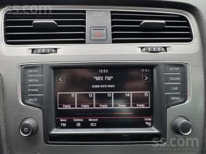 White Volkswagen Golf 2015 in Riga, with an engine capacity of 1.60 L and mileage of 329 thousand km for 5990 €, photo 17 on AUTOMOTO.COM.LV