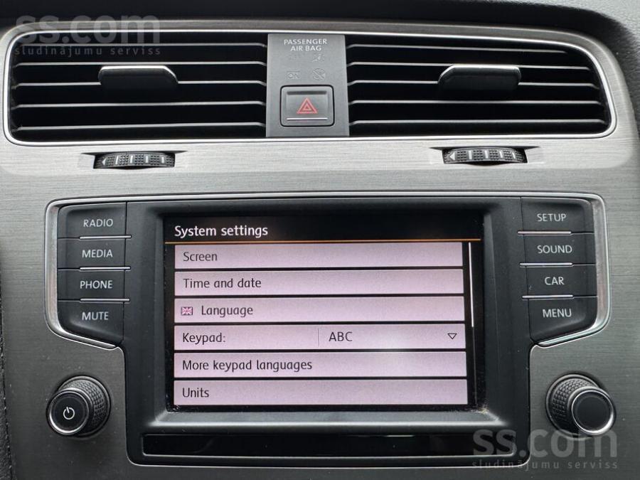 White Volkswagen Golf 2015 in Riga, with an engine capacity of 1.60 L and mileage of 329 thousand km for 5990 €, photo 18 on AUTOMOTO.COM.LV