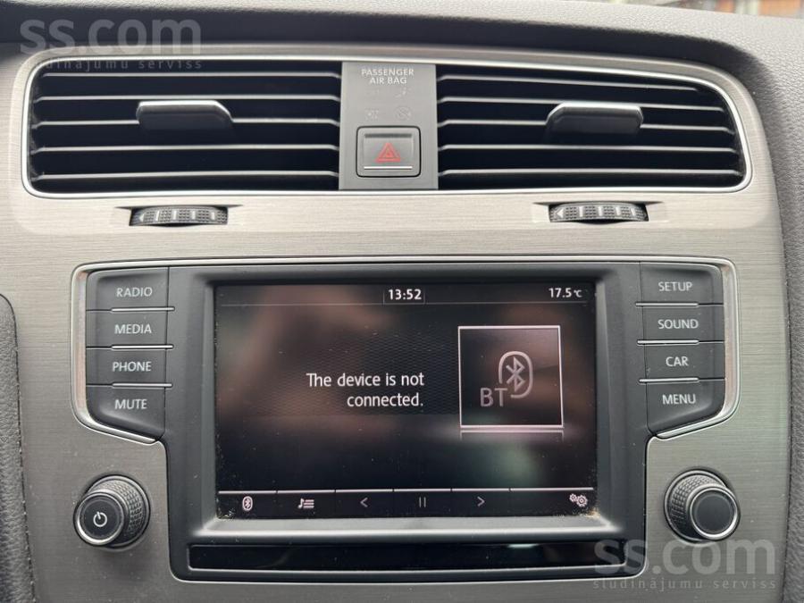 White Volkswagen Golf 2015 in Riga, with an engine capacity of 1.60 L and mileage of 329 thousand km for 5990 €, photo 20 on AUTOMOTO.COM.LV