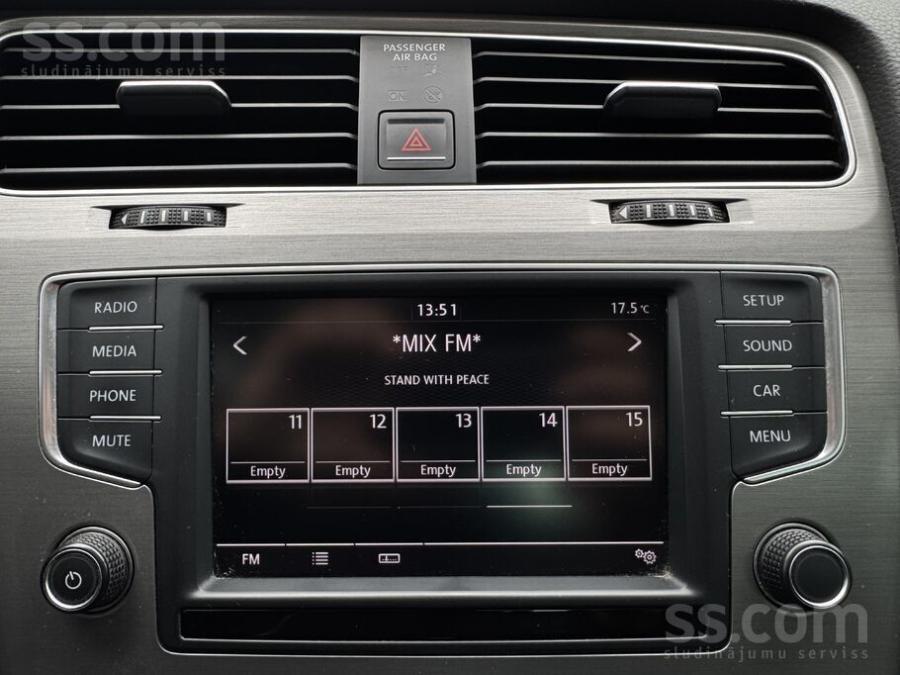White Volkswagen Golf 2015 in Riga, with an engine capacity of 1.60 L and mileage of 329 thousand km for 5990 €, photo 21 on AUTOMOTO.COM.LV