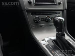 White Volkswagen Golf 2015 in Riga, with an engine capacity of 1.60 L and mileage of 329 thousand km for 5990 €, photo 25 on AUTOMOTO.COM.LV