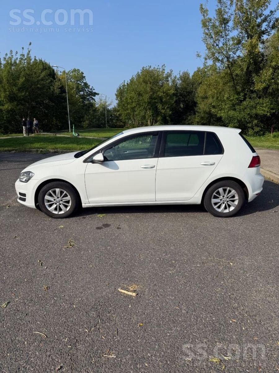 White Volkswagen Golf 2015 in Riga, with an engine capacity of 1.40 L and mileage of 238 thousand km for 5300 €, photo 1 on AUTOMOTO.COM.LV