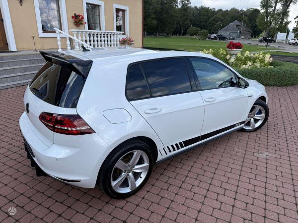 White Volkswagen Golf 2015 in Kelme, with an engine capacity of 1.40 L and mileage of 165 thousand km for 9200 €, photo 7 on AUTOMOTO.COM.LV