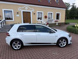 White Volkswagen Golf 2015 in Kelme, with an engine capacity of 1.40 L and mileage of 165 thousand km for 9200 €, photo 8 on AUTOMOTO.COM.LV