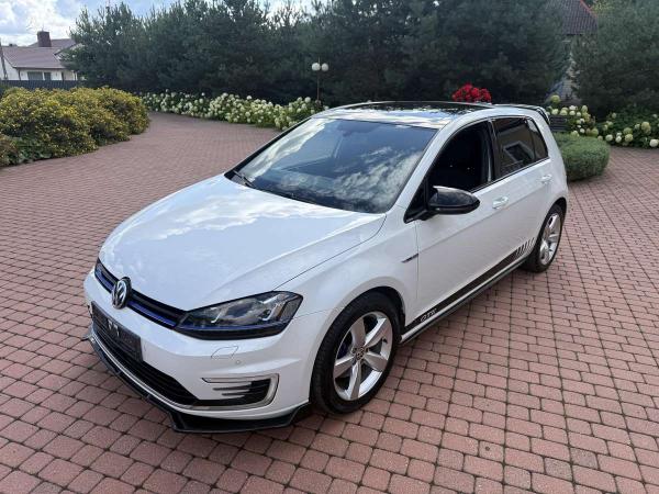 White Volkswagen Golf 2015 in Kelme, with an engine capacity of 1.40 L and mileage of 165 thousand km for 9200 €, photo 11 on AUTOMOTO.COM.LV