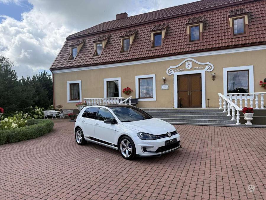 White Volkswagen Golf 2015 in Kelme, with an engine capacity of 1.40 L and mileage of 165 thousand km for 9200 €, photo 12 on AUTOMOTO.COM.LV