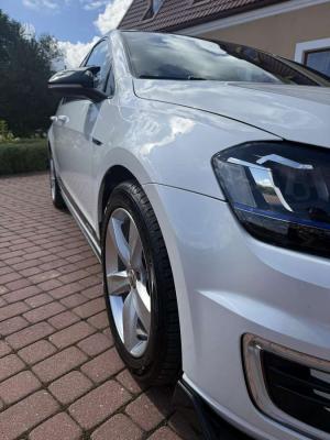 White Volkswagen Golf 2015 in Kelme, with an engine capacity of 1.40 L and mileage of 165 thousand km for 9200 €, photo 13 on AUTOMOTO.COM.LV