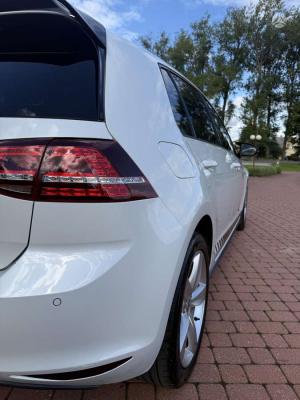 White Volkswagen Golf 2015 in Kelme, with an engine capacity of 1.40 L and mileage of 165 thousand km for 9200 €, photo 14 on AUTOMOTO.COM.LV