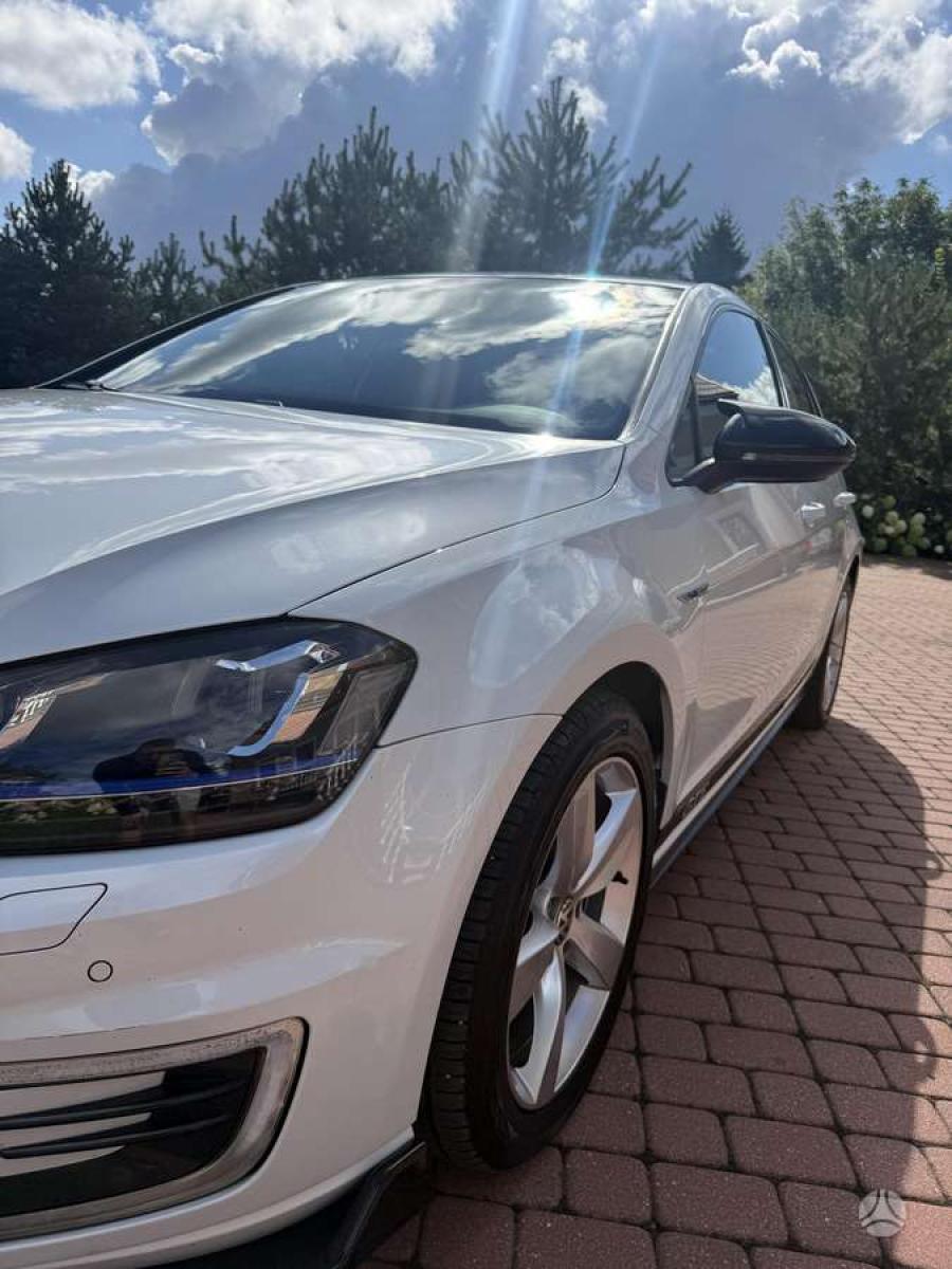White Volkswagen Golf 2015 in Kelme, with an engine capacity of 1.40 L and mileage of 165 thousand km for 9200 €, photo 16 on AUTOMOTO.COM.LV