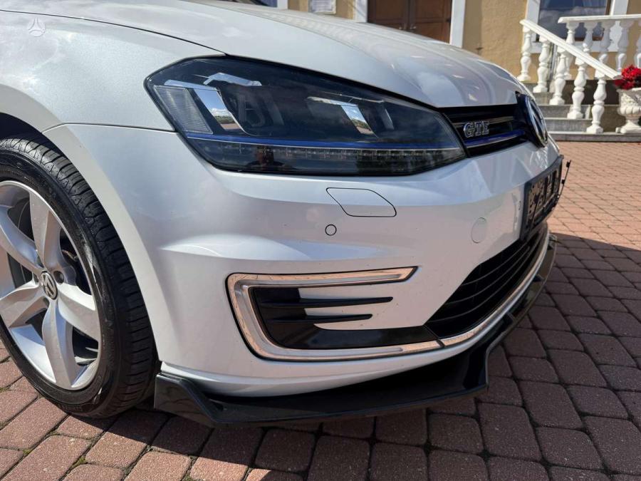 White Volkswagen Golf 2015 in Kelme, with an engine capacity of 1.40 L and mileage of 165 thousand km for 9200 €, photo 17 on AUTOMOTO.COM.LV