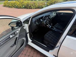 White Volkswagen Golf 2015 in Kelme, with an engine capacity of 1.40 L and mileage of 165 thousand km for 9200 €, photo 24 on AUTOMOTO.COM.LV