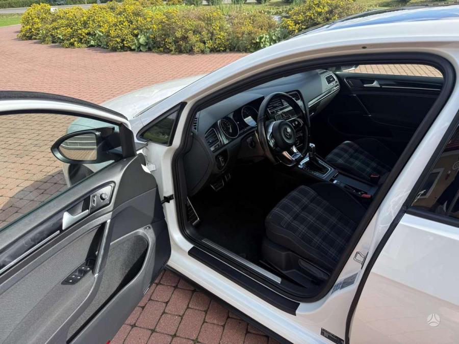 White Volkswagen Golf 2015 in Kelme, with an engine capacity of 1.40 L and mileage of 165 thousand km for 9200 €, photo 24 on AUTOMOTO.COM.LV