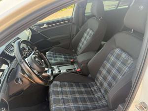 White Volkswagen Golf 2015 in Kelme, with an engine capacity of 1.40 L and mileage of 165 thousand km for 9200 €, photo 25 on AUTOMOTO.COM.LV
