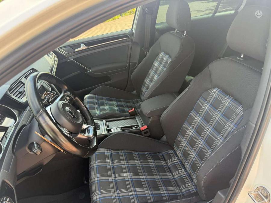 White Volkswagen Golf 2015 in Kelme, with an engine capacity of 1.40 L and mileage of 165 thousand km for 9200 €, photo 25 on AUTOMOTO.COM.LV