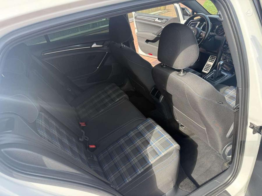 White Volkswagen Golf 2015 in Kelme, with an engine capacity of 1.40 L and mileage of 165 thousand km for 9200 €, photo 27 on AUTOMOTO.COM.LV
