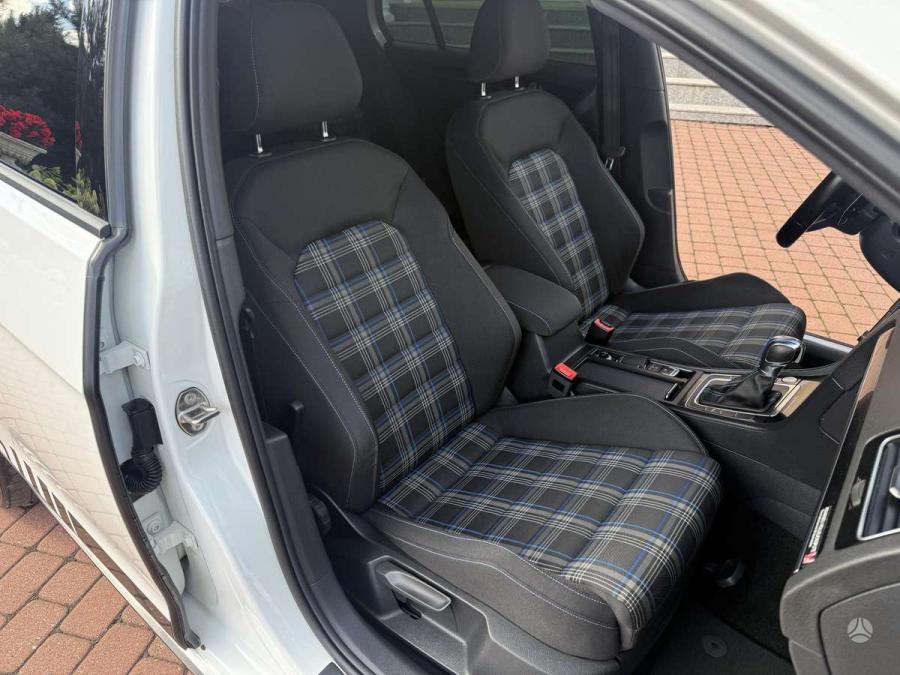 White Volkswagen Golf 2015 in Kelme, with an engine capacity of 1.40 L and mileage of 165 thousand km for 9200 €, photo 29 on AUTOMOTO.COM.LV
