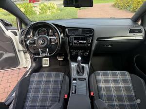 White Volkswagen Golf 2015 in Kelme, with an engine capacity of 1.40 L and mileage of 165 thousand km for 9200 €, photo 30 on AUTOMOTO.COM.LV