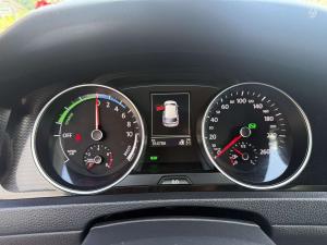 White Volkswagen Golf 2015 in Kelme, with an engine capacity of 1.40 L and mileage of 165 thousand km for 9200 €, photo 32 on AUTOMOTO.COM.LV