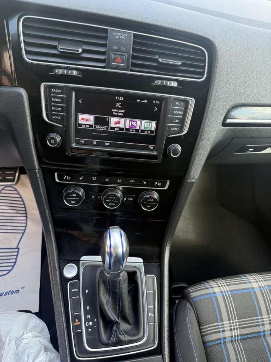 White Volkswagen Golf 2015 in Kelme, with an engine capacity of 1.40 L and mileage of 165 thousand km for 9200 €, photo 33 on AUTOMOTO.COM.LV