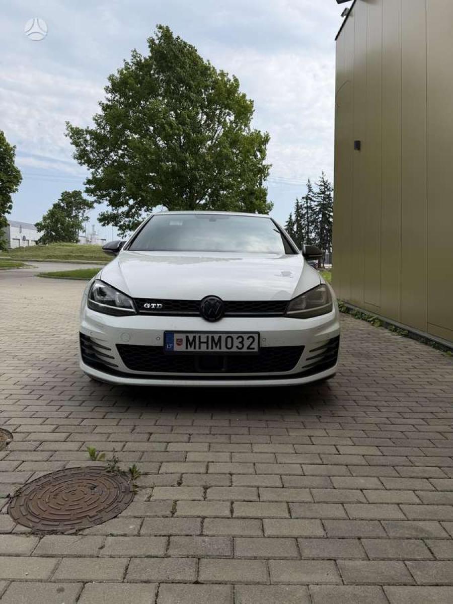 White Volkswagen Golf 2015 in Kaunas, with an engine capacity of 1.97 L and mileage of 275 thousand km for 8900 €, photo 3 on AUTOMOTO.COM.LV