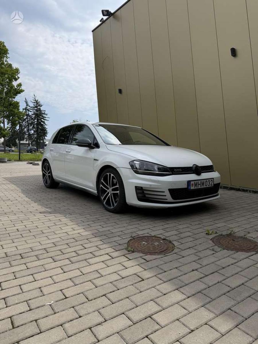 White Volkswagen Golf 2015 in Kaunas, with an engine capacity of 1.97 L and mileage of 275 thousand km for 8900 €, photo 4 on AUTOMOTO.COM.LV