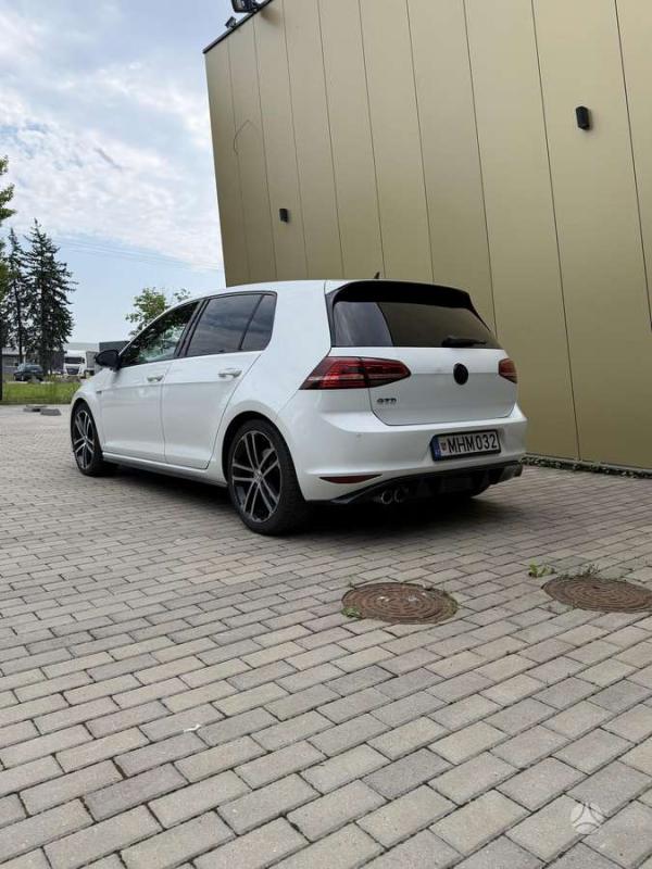 White Volkswagen Golf 2015 in Kaunas, with an engine capacity of 1.97 L and mileage of 275 thousand km for 8900 €, photo 5 on AUTOMOTO.COM.LV