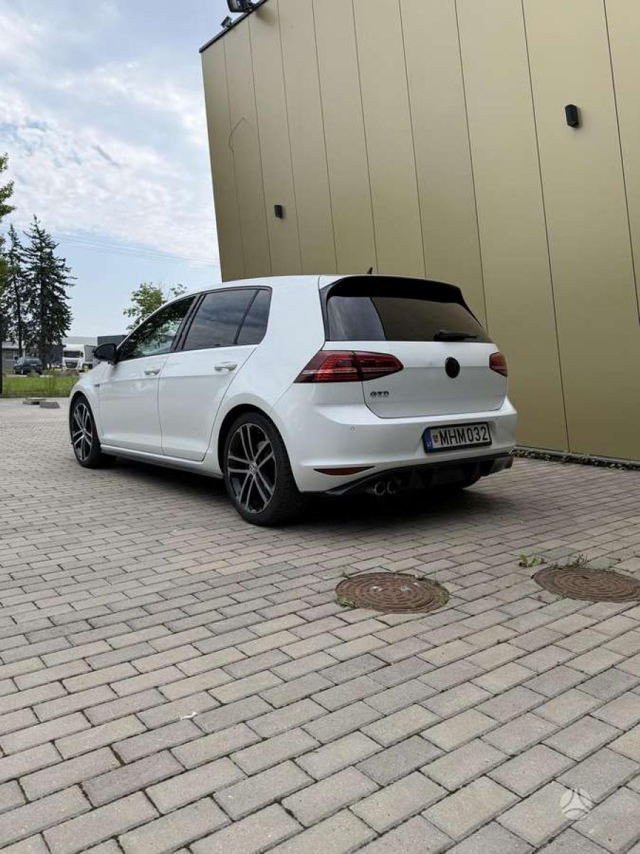 White Volkswagen Golf 2015 in Kaunas, with an engine capacity of 1.97 L and mileage of 275 thousand km for 8900 €, photo 5 on AUTOMOTO.COM.LV