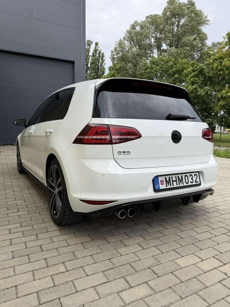 White Volkswagen Golf 2015 in Kaunas, with an engine capacity of 1.97 L and mileage of 275 thousand km for 8900 €, photo 8 on AUTOMOTO.COM.LV