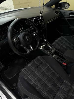 White Volkswagen Golf 2015 in Kaunas, with an engine capacity of 1.97 L and mileage of 275 thousand km for 8900 €, photo 9 on AUTOMOTO.COM.LV