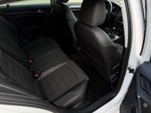 Balts Volkswagen Golf 2015 Rokiškis, ar dzinēja tilpumu 1.97 L un nobraukumu 360 tūkst. km par 7650 €, foto 30 vietnē AUTOMOTO.COM.LV