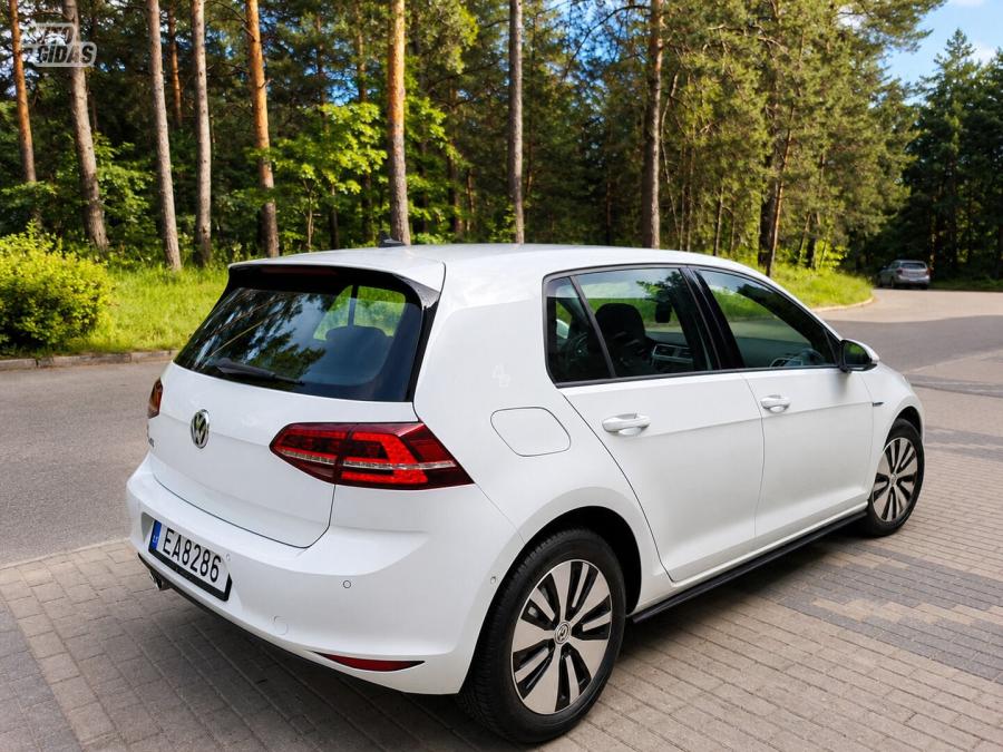 White Volkswagen Golf 2015 in Vilnius, with an engine capacity of 1.40 L and mileage of 241 thousand km for 9050 €, photo 4 on AUTOMOTO.COM.LV