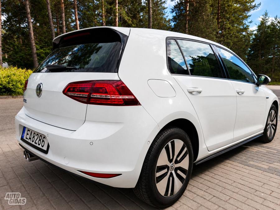 White Volkswagen Golf 2015 in Vilnius, with an engine capacity of 1.40 L and mileage of 241 thousand km for 9050 €, photo 9 on AUTOMOTO.COM.LV