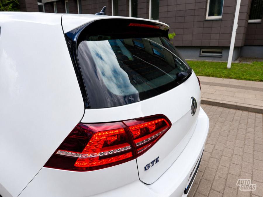 White Volkswagen Golf 2015 in Vilnius, with an engine capacity of 1.40 L and mileage of 241 thousand km for 9050 €, photo 10 on AUTOMOTO.COM.LV