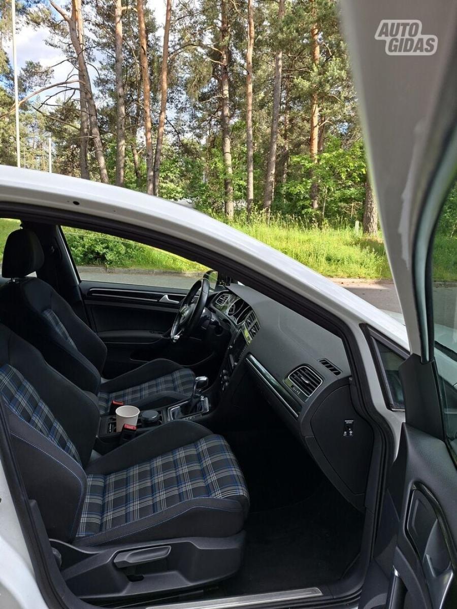 White Volkswagen Golf 2015 in Vilnius, with an engine capacity of 1.40 L and mileage of 241 thousand km for 9050 €, photo 14 on AUTOMOTO.COM.LV