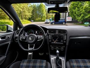 White Volkswagen Golf 2015 in Vilnius, with an engine capacity of 1.40 L and mileage of 241 thousand km for 9050 €, photo 18 on AUTOMOTO.COM.LV